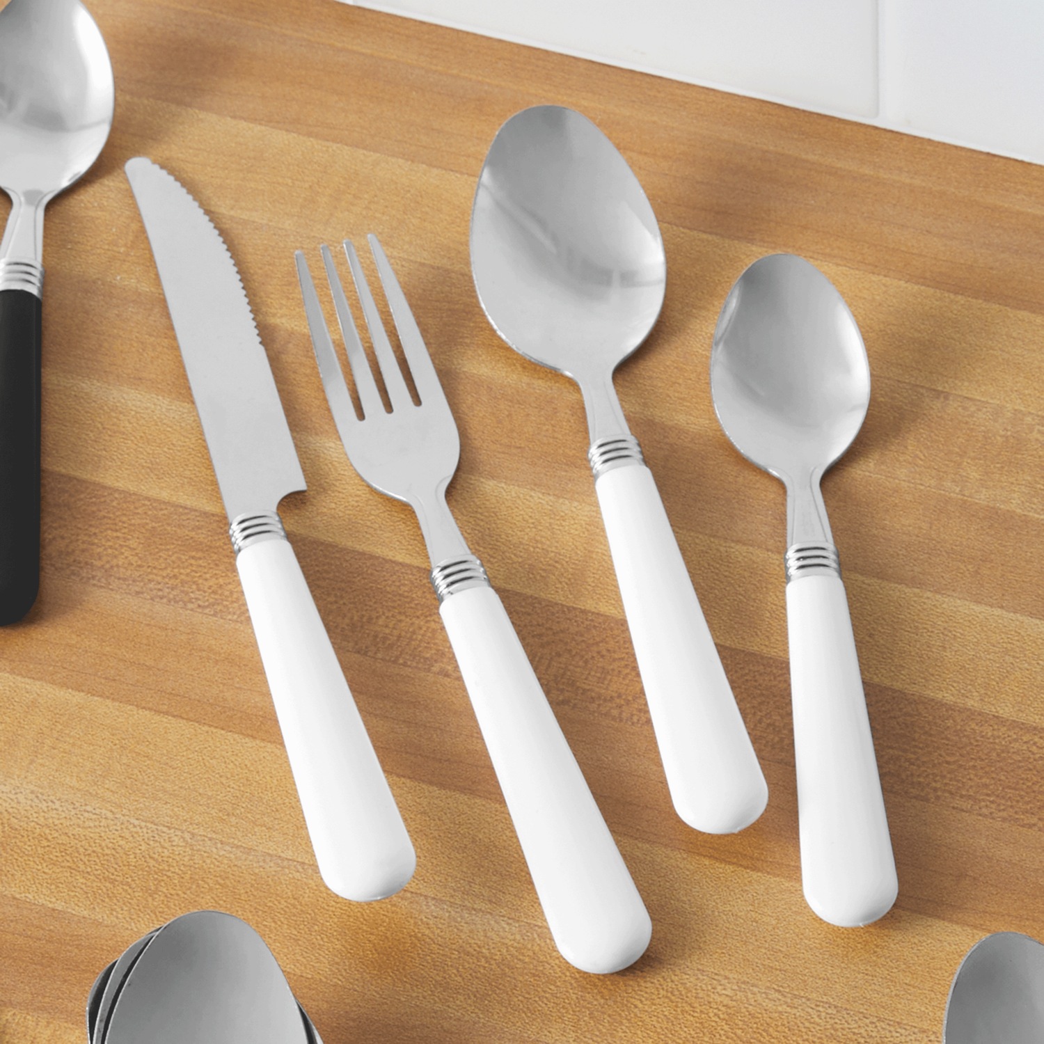 16-Piece Colored Cutlery Set | Carol Wright